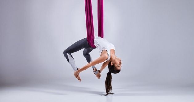 Yoga bay là gì? Lợi ích và những lỗi cần tránh khi tập yoga bay